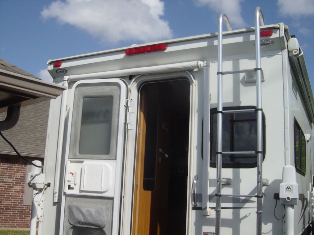 For Sale: 2006 Lance Lite 1025 Truck Camper $13K